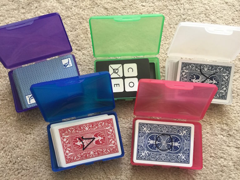 Três jogos matemáticos com cartas para jogar em sala de aula