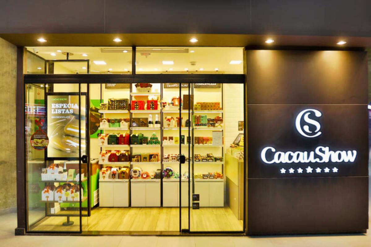 Caixas brancas da Cacau Show: ovos de Páscoa com até 50% de desconto ...